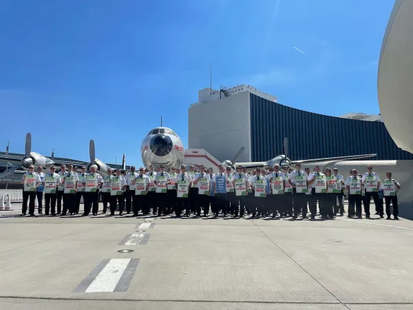 ALPA Pilots Stand in Solidarity at Nationwide Informational Picket ...